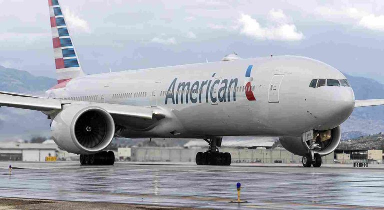 American Airlines Boeing 777 Returns to Phoenix After Engine Failure ...