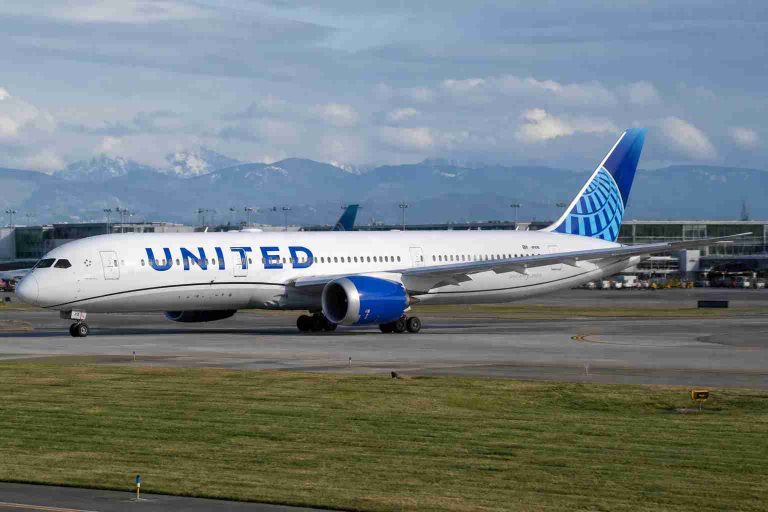 United Airlines Rolls Out Premium-Heavy Boeing 787-9 Fleet on Key ...